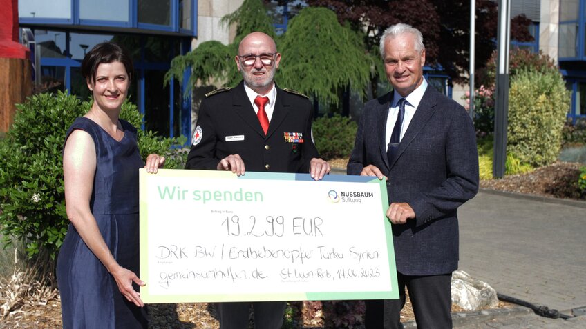 Scheckübergabe an das DRK